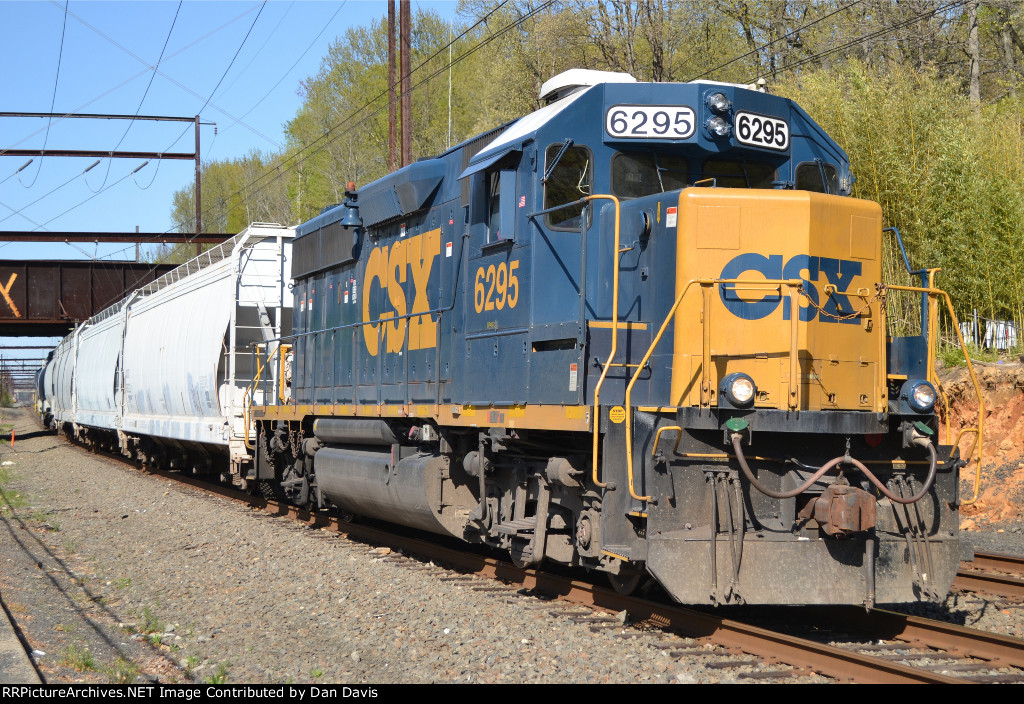 CSX GP40-2 6295 leads C770-25
